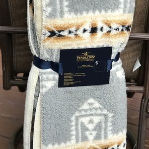 Pendleton | Bedding | Pendleton Sherpa Aztec Southwest Throw 5x70 New ...